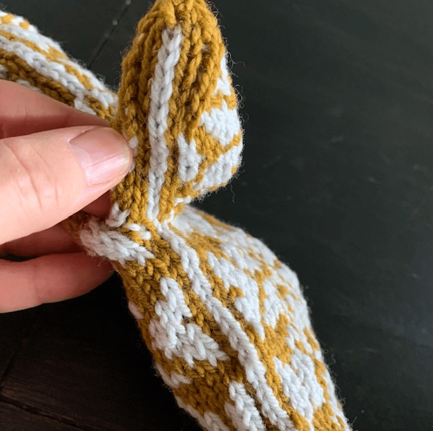Silver and Gold Mitten in Stranded Colorwork – New England's Narrow Road