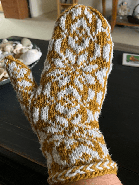Silver and Gold Mitten in Stranded Colorwork – New England's Narrow Road